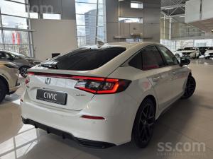 Balts Honda Civic 2024 Rīga, ar dzinēja tilpumu 2.00 L un nobraukumu 2 tūkst. km par 34790 €, foto 5 vietnē AUTOMOTO.COM.LV
