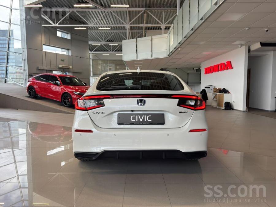 Balts Honda Civic 2024 Rīga, ar dzinēja tilpumu 2.00 L un nobraukumu 2 tūkst. km par 34790 €, foto 6 vietnē AUTOMOTO.COM.LV