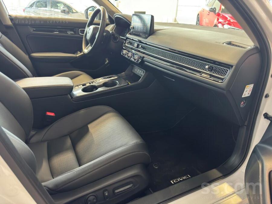 Balts Honda Civic 2024 Rīga, ar dzinēja tilpumu 2.00 L un nobraukumu 2 tūkst. km par 34790 €, foto 11 vietnē AUTOMOTO.COM.LV
