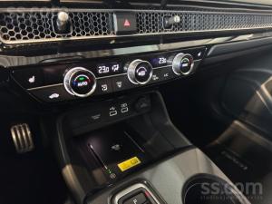Balts Honda Civic 2024 Rīga, ar dzinēja tilpumu 2.00 L un nobraukumu 2 tūkst. km par 34790 €, foto 18 vietnē AUTOMOTO.COM.LV
