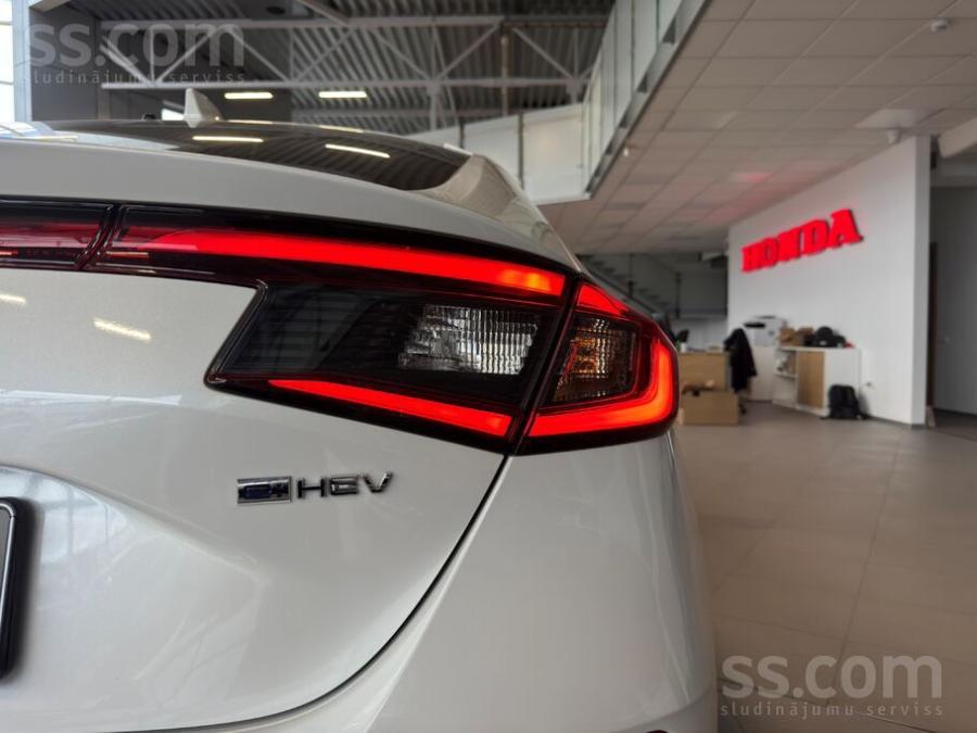 Balts Honda Civic 2024 Rīga, ar dzinēja tilpumu 2.00 L un nobraukumu 2 tūkst. km par 34790 €, foto 21 vietnē AUTOMOTO.COM.LV