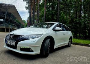 White Honda Civic 2014 in Jurmala, with an engine capacity of 1.80 L and mileage of 260 thousand km for 8050 €, photo 3 on AUTOMOTO.COM.LV