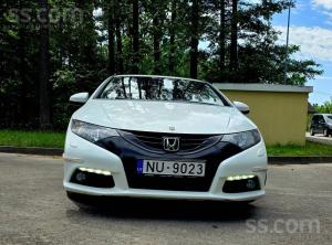 White Honda Civic 2014 in Jurmala, with an engine capacity of 1.80 L and mileage of 260 thousand km for 8050 €, photo 4 on AUTOMOTO.COM.LV