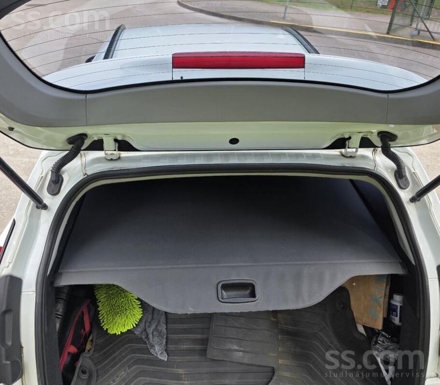 White Honda Civic 2014 in Jurmala, with an engine capacity of 1.80 L and mileage of 260 thousand km for 8050 €, photo 12 on AUTOMOTO.COM.LV