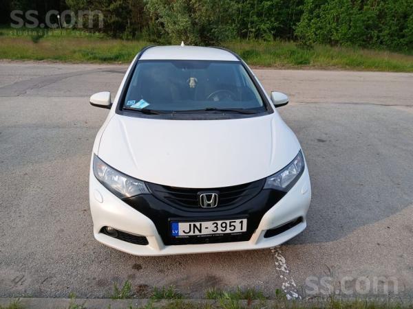 Balts Honda Civic 2014 Rīga, ar dzinēja tilpumu 1.60 L un nobraukumu 214 tūkst. km par 4300 €, foto 3 vietnē AUTOMOTO.COM.LV