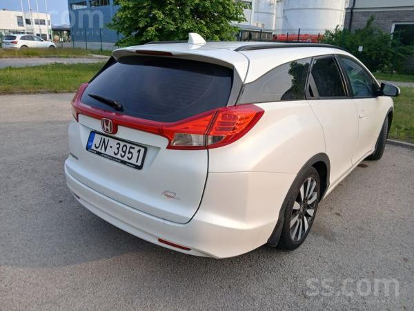 Balts Honda Civic 2014 Rīga, ar dzinēja tilpumu 1.60 L un nobraukumu 214 tūkst. km par 4300 €, foto 5 vietnē AUTOMOTO.COM.LV