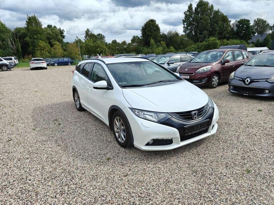 Balts Honda Civic 2014 Viļņa, ar dzinēja tilpumu 1.60 L un nobraukumu 480 tūkst. km par 2900 €, foto 4 vietnē AUTOMOTO.COM.LV