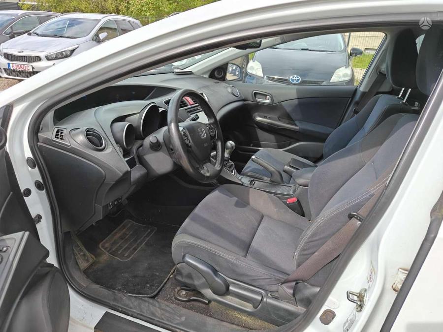 Balts Honda Civic 2014 Viļņa, ar dzinēja tilpumu 1.60 L un nobraukumu 480 tūkst. km par 2900 €, foto 8 vietnē AUTOMOTO.COM.LV
