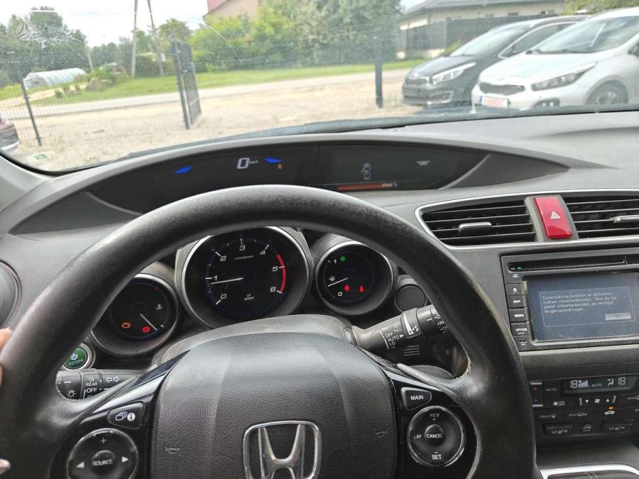 Balts Honda Civic 2014 Viļņa, ar dzinēja tilpumu 1.60 L un nobraukumu 480 tūkst. km par 2900 €, foto 11 vietnē AUTOMOTO.COM.LV