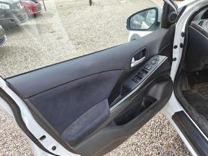 Balts Honda Civic 2014 Viļņa, ar dzinēja tilpumu 1.60 L un nobraukumu 480 tūkst. km par 2900 €, foto 13 vietnē AUTOMOTO.COM.LV