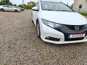 White Honda Civic 2014 in Vilnius, with an engine capacity of 1.60 L and mileage of 420 thousand km for 3350 €, photo 3 on AUTOMOTO.COM.LV