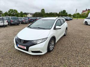 White Honda Civic 2014 in Vilnius, with an engine capacity of 1.60 L and mileage of 420 thousand km for 3350 €, photo 4 on AUTOMOTO.COM.LV