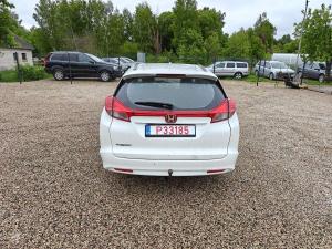 White Honda Civic 2014 in Vilnius, with an engine capacity of 1.60 L and mileage of 420 thousand km for 3350 €, photo 7 on AUTOMOTO.COM.LV