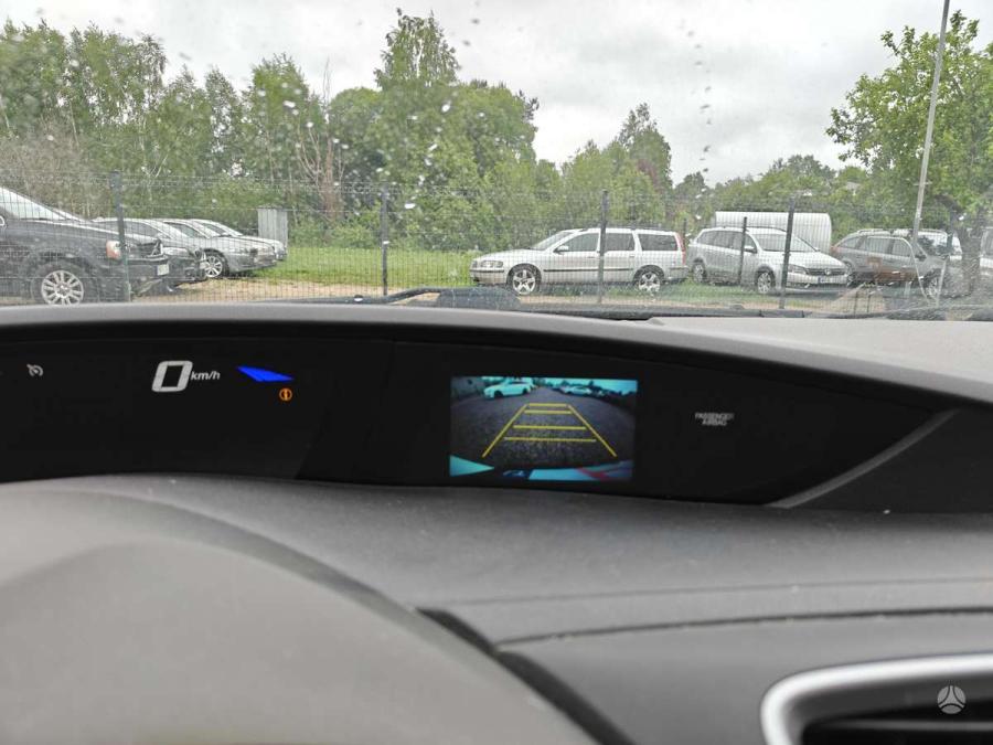 White Honda Civic 2014 in Vilnius, with an engine capacity of 1.60 L and mileage of 420 thousand km for 3350 €, photo 22 on AUTOMOTO.COM.LV
