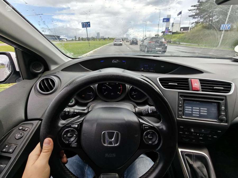 Белый Хонда Цивик 2014 в Вильнюс, объемом двигателя 1.60 л и пробегом 484 тыс. км за 2950 €, фото 19 на AUTOMOTO.COM.LV