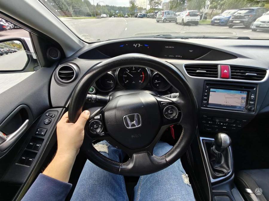 Белый Хонда Цивик 2014 в Вильнюс, объемом двигателя 1.60 л и пробегом 430 тыс. км за 3300 €, фото 16 на AUTOMOTO.COM.LV