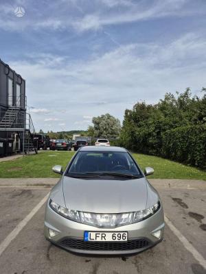 Yellow Honda Civic 2006 in Vilnius, with an engine capacity of 1.34 L and mileage of 245 thousand km for 2500 €, photo 3 on AUTOMOTO.COM.LV