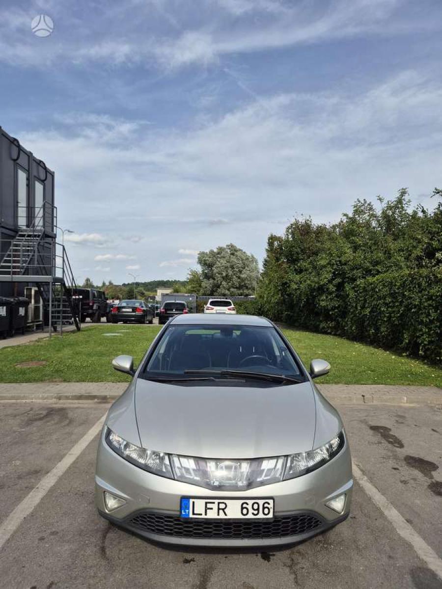 Yellow Honda Civic 2006 in Vilnius, with an engine capacity of 1.34 L and mileage of 245 thousand km for 2500 €, photo 3 on AUTOMOTO.COM.LV