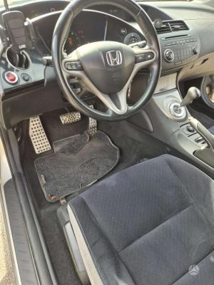Yellow Honda Civic 2006 in Vilnius, with an engine capacity of 1.34 L and mileage of 245 thousand km for 2500 €, photo 7 on AUTOMOTO.COM.LV