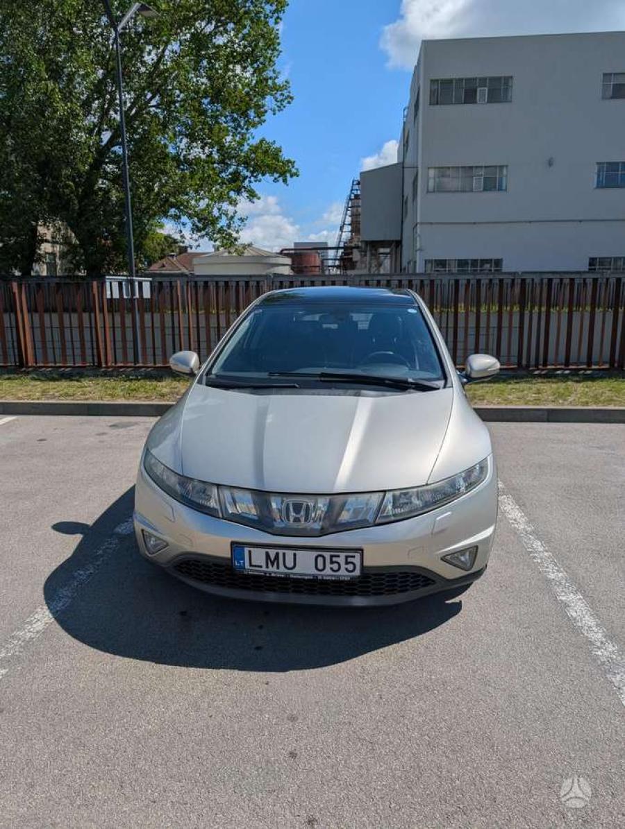 Yellow Honda Civic 2007 in Marijampole, with an engine capacity of 2.20 L and mileage of 301 thousand km for 1000 €, photo 4 on AUTOMOTO.COM.LV