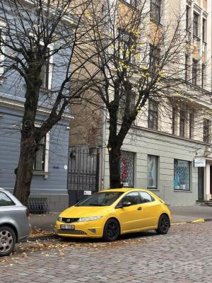 Yellow Honda Civic 2008 in Riga, with an engine capacity of 1.80 L and mileage of 220 thousand km for 1300 €, photo  on AUTOMOTO.COM.LV