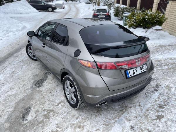 Dzeltens Honda Civic 2010 Viļņa, ar dzinēja tilpumu 1.80 L un nobraukumu 200 tūkst. km par 2850 €, foto 2 vietnē AUTOMOTO.COM.LV