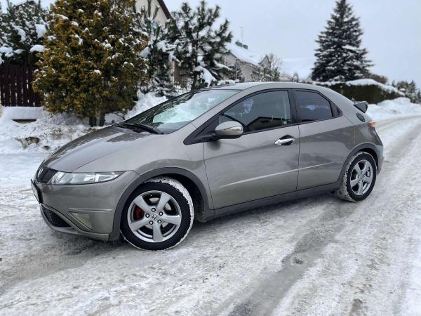 Dzeltens Honda Civic 2010 Viļņa, ar dzinēja tilpumu 1.80 L un nobraukumu 200 tūkst. km par 2850 €, foto 4 vietnē AUTOMOTO.COM.LV
