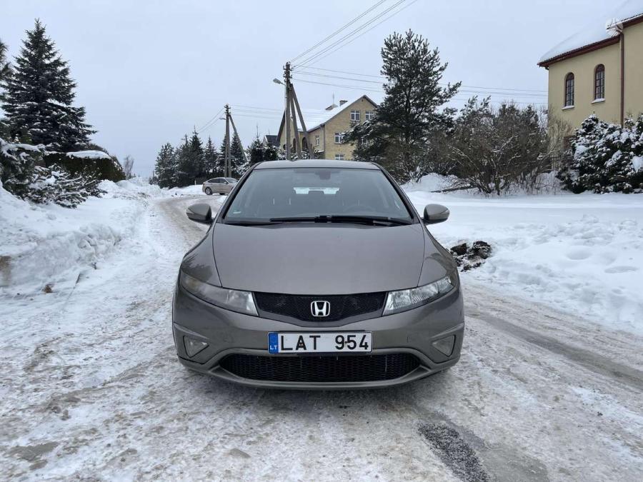 Yellow Honda Civic 2010 in Vilnius, with an engine capacity of 1.80 L and mileage of 200 thousand km for 2850 €, photo 7 on AUTOMOTO.COM.LV