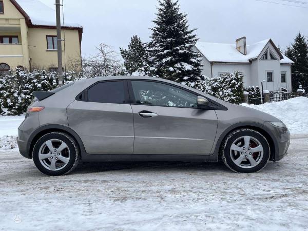 Dzeltens Honda Civic 2010 Viļņa, ar dzinēja tilpumu 1.80 L un nobraukumu 200 tūkst. km par 2850 €, foto 10 vietnē AUTOMOTO.COM.LV