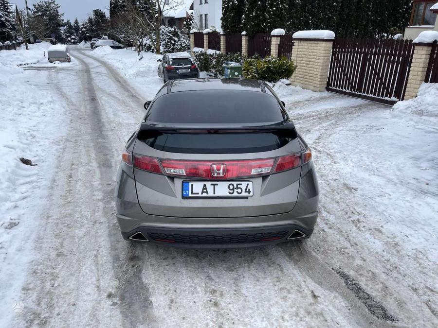 Yellow Honda Civic 2010 in Vilnius, with an engine capacity of 1.80 L and mileage of 200 thousand km for 2850 €, photo 14 on AUTOMOTO.COM.LV