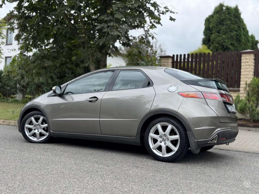 Dzeltens Honda Civic 2010 Viļņa, ar dzinēja tilpumu 1.80 L un nobraukumu 225 tūkst. km par 2950 €, foto 8 vietnē AUTOMOTO.COM.LV
