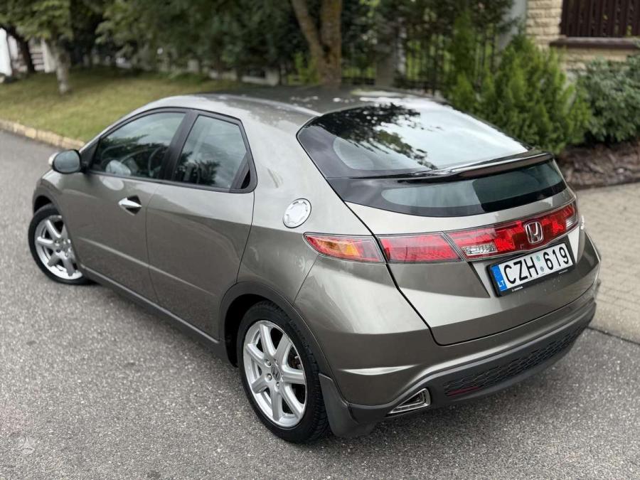 Dzeltens Honda Civic 2010 Viļņa, ar dzinēja tilpumu 1.80 L un nobraukumu 225 tūkst. km par 2950 €, foto 10 vietnē AUTOMOTO.COM.LV