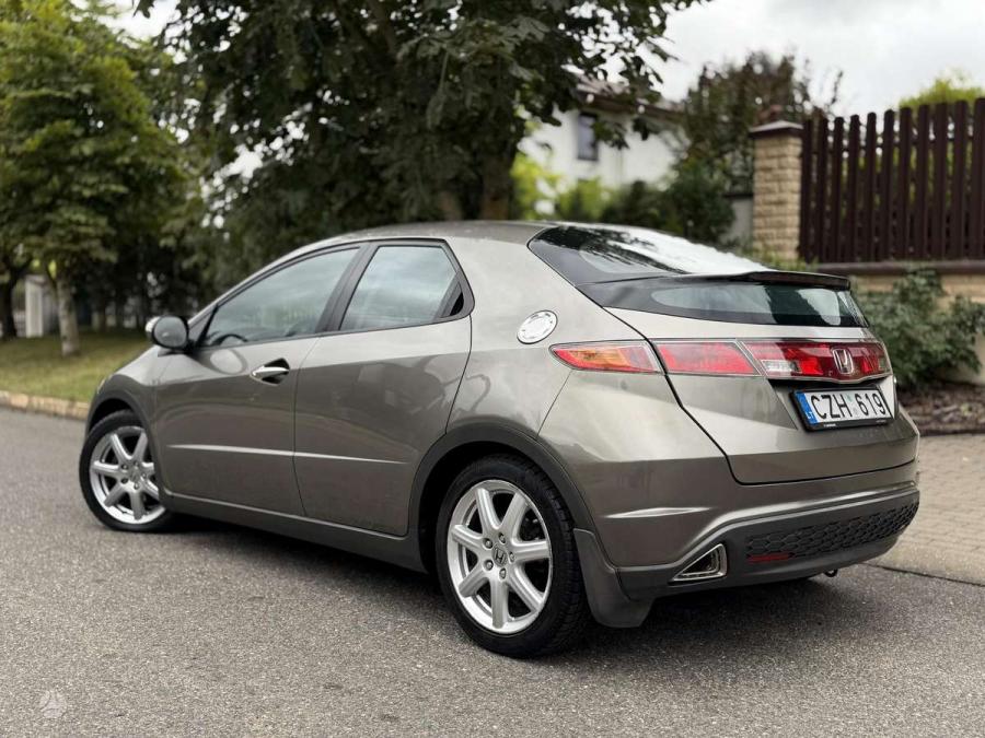 Dzeltens Honda Civic 2010 Viļņa, ar dzinēja tilpumu 1.80 L un nobraukumu 225 tūkst. km par 2950 €, foto 11 vietnē AUTOMOTO.COM.LV