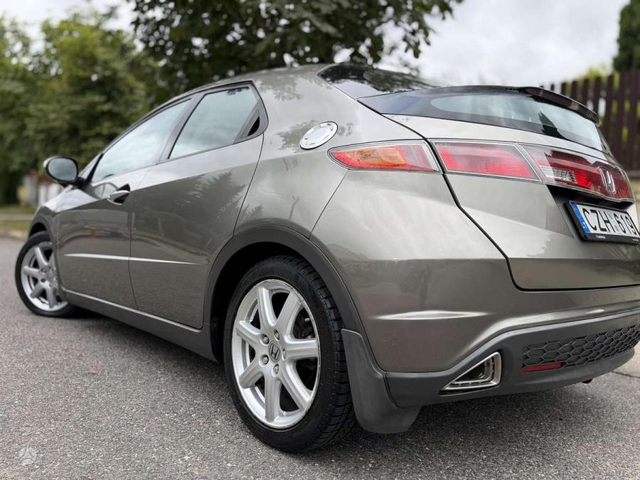 Dzeltens Honda Civic 2010 Viļņa, ar dzinēja tilpumu 1.80 L un nobraukumu 225 tūkst. km par 2950 €, foto 12 vietnē AUTOMOTO.COM.LV