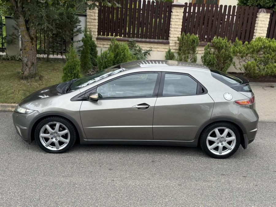 Dzeltens Honda Civic 2010 Viļņa, ar dzinēja tilpumu 1.80 L un nobraukumu 225 tūkst. km par 2950 €, foto 13 vietnē AUTOMOTO.COM.LV