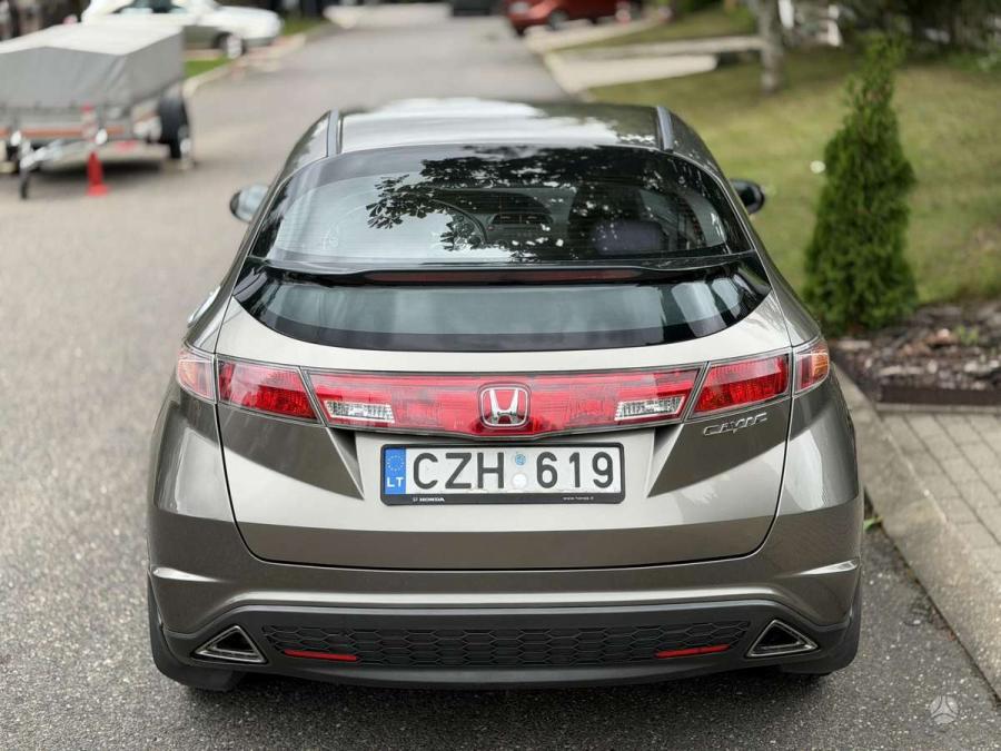 Dzeltens Honda Civic 2010 Viļņa, ar dzinēja tilpumu 1.80 L un nobraukumu 225 tūkst. km par 2950 €, foto 14 vietnē AUTOMOTO.COM.LV