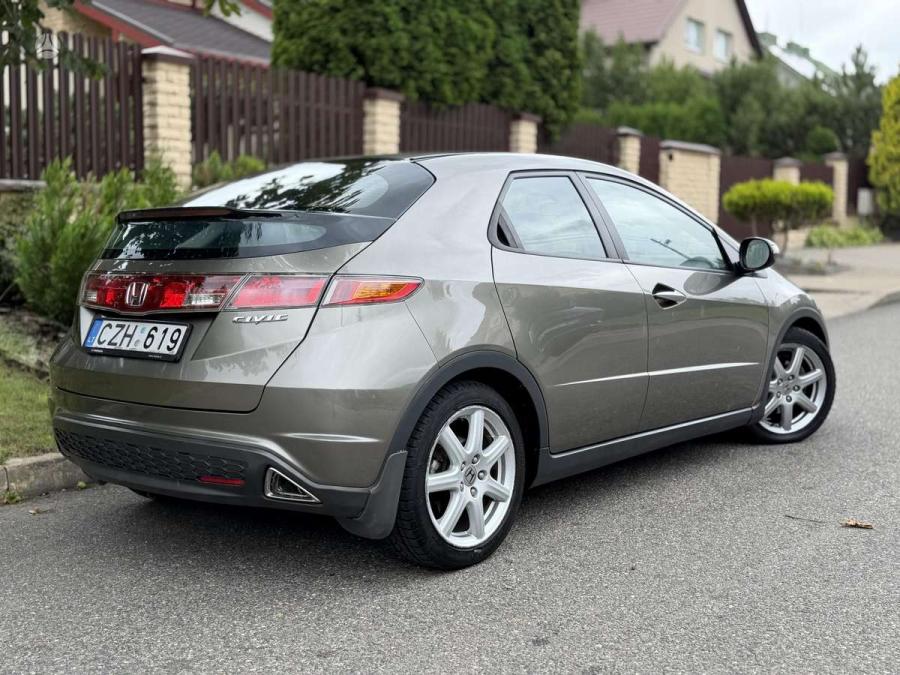 Dzeltens Honda Civic 2010 Viļņa, ar dzinēja tilpumu 1.80 L un nobraukumu 225 tūkst. km par 2950 €, foto 22 vietnē AUTOMOTO.COM.LV