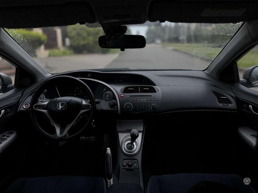 Dzeltens Honda Civic 2010 Viļņa, ar dzinēja tilpumu 1.80 L un nobraukumu 225 tūkst. km par 2950 €, foto 39 vietnē AUTOMOTO.COM.LV