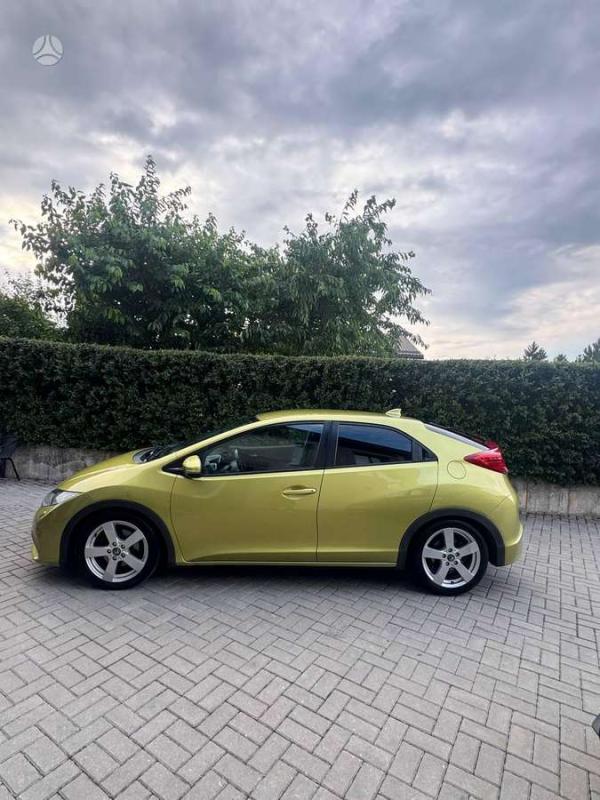 Yellow Honda Civic 2013 in Kaunas, with an engine capacity of 1.80 L and mileage of 122 thousand km for 7200 €, photo 6 on AUTOMOTO.COM.LV