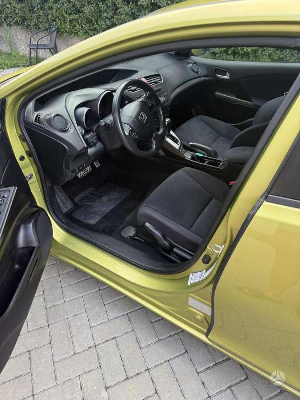 Yellow Honda Civic 2013 in Kaunas, with an engine capacity of 1.80 L and mileage of 122 thousand km for 7200 €, photo 9 on AUTOMOTO.COM.LV