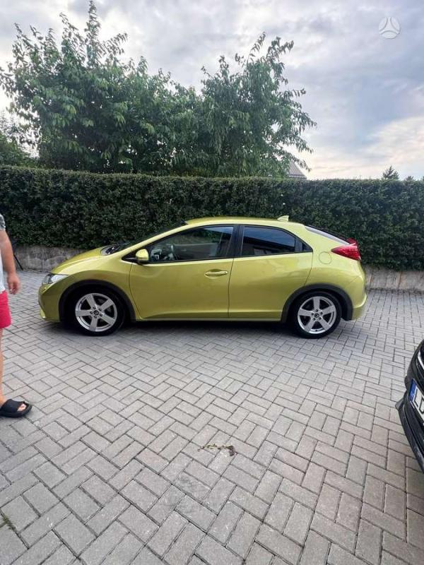 Dzeltens Honda Civic 2013 Kauņa, ar dzinēja tilpumu 1.80 L un nobraukumu 122 tūkst. km par 7200 €, foto 4 vietnē AUTOMOTO.COM.LV