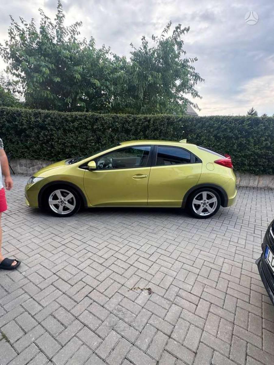 Dzeltens Honda Civic 2013 Kauņa, ar dzinēja tilpumu 1.80 L un nobraukumu 122 tūkst. km par 7200 €, foto 5 vietnē AUTOMOTO.COM.LV