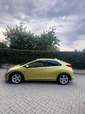 Dzeltens Honda Civic 2013 Kauņa, ar dzinēja tilpumu 1.80 L un nobraukumu 122 tūkst. km par 7200 €, foto 7 vietnē AUTOMOTO.COM.LV