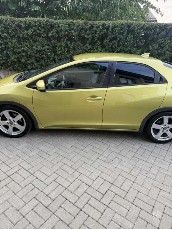 Dzeltens Honda Civic 2013 Kauņa, ar dzinēja tilpumu 1.80 L un nobraukumu 122 tūkst. km par 7200 €, foto 10 vietnē AUTOMOTO.COM.LV