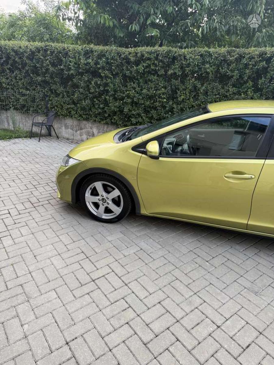 Dzeltens Honda Civic 2013 Kauņa, ar dzinēja tilpumu 1.80 L un nobraukumu 122 tūkst. km par 7200 €, foto 12 vietnē AUTOMOTO.COM.LV