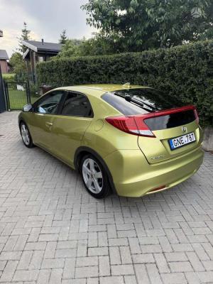Dzeltens Honda Civic 2013 Kauņa, ar dzinēja tilpumu 1.80 L un nobraukumu 122 tūkst. km par 7200 €, foto 16 vietnē AUTOMOTO.COM.LV