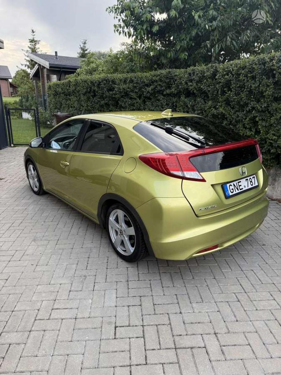 Dzeltens Honda Civic 2013 Kauņa, ar dzinēja tilpumu 1.80 L un nobraukumu 122 tūkst. km par 7200 €, foto 16 vietnē AUTOMOTO.COM.LV