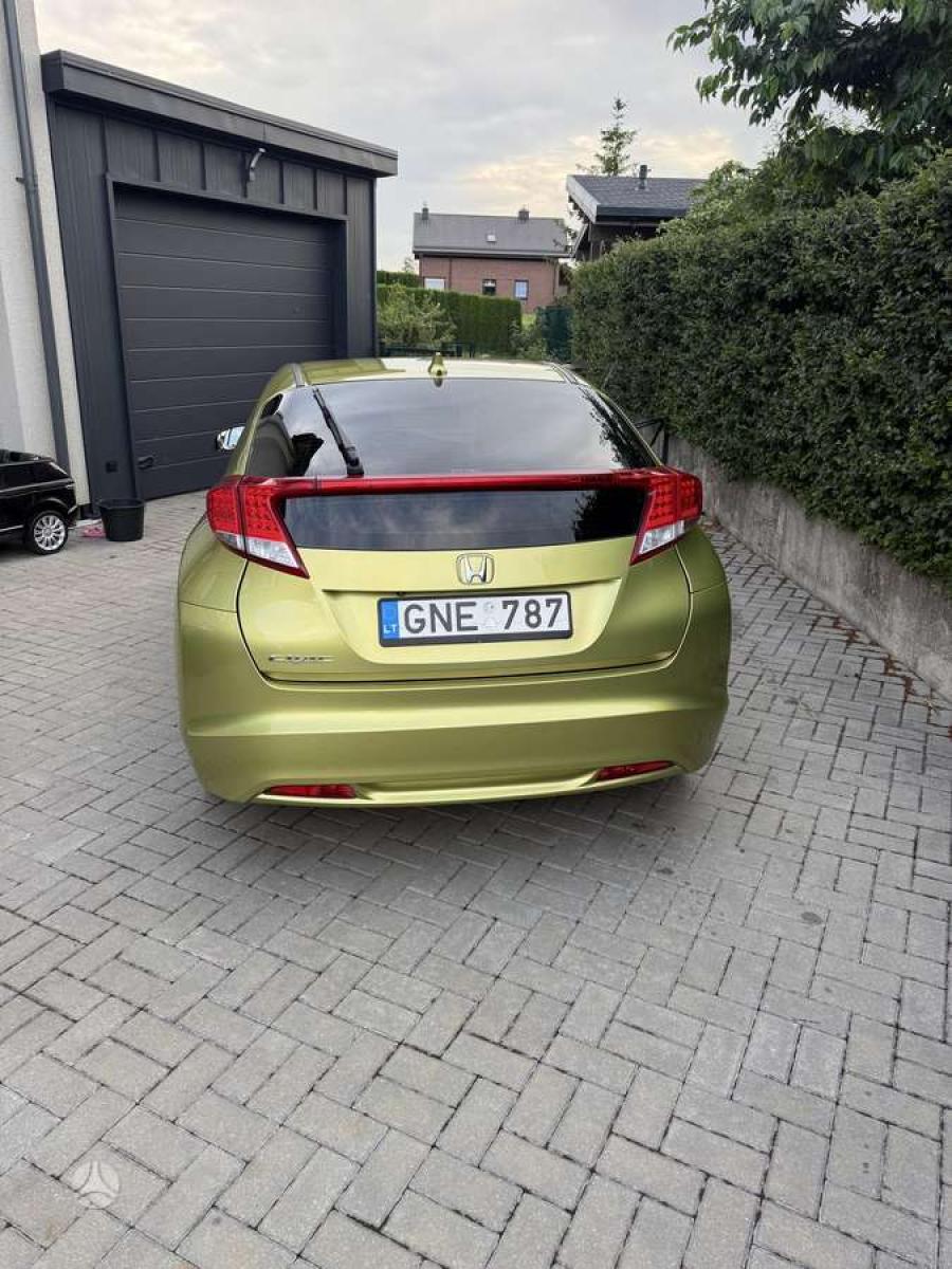 Dzeltens Honda Civic 2013 Kauņa, ar dzinēja tilpumu 1.80 L un nobraukumu 122 tūkst. km par 7200 €, foto 17 vietnē AUTOMOTO.COM.LV