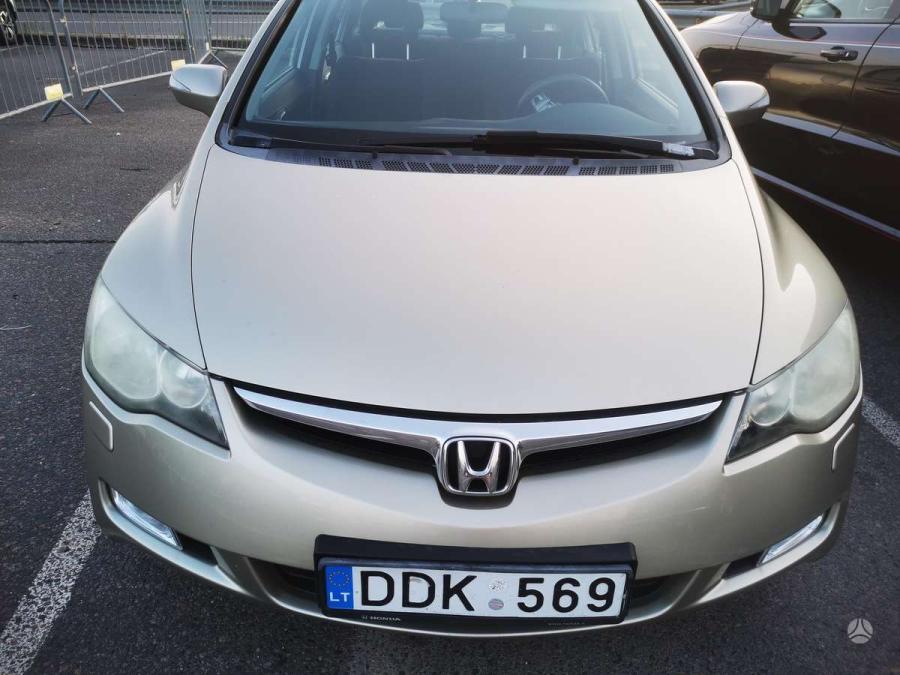 Yellow Honda Civic 2007 in Vilnius, with an engine capacity of 1.80 L and mileage of 181 thousand km for 1050 €, photo 5 on AUTOMOTO.COM.LV