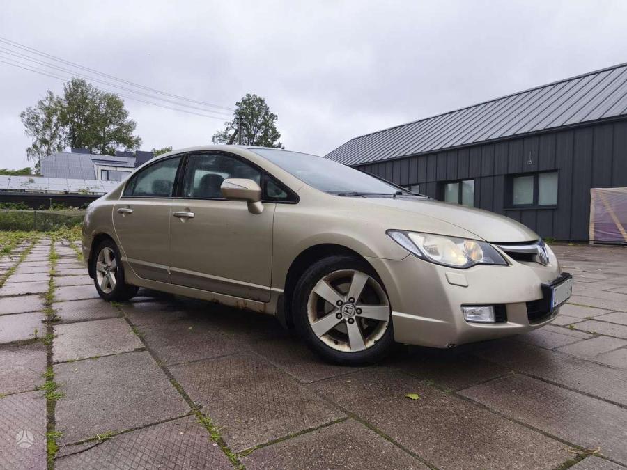 Yellow Honda Civic 2008 in Kaunas, with an engine capacity of 1.80 L and mileage of 350 thousand km for 800 €, photo 1 on AUTOMOTO.COM.LV
